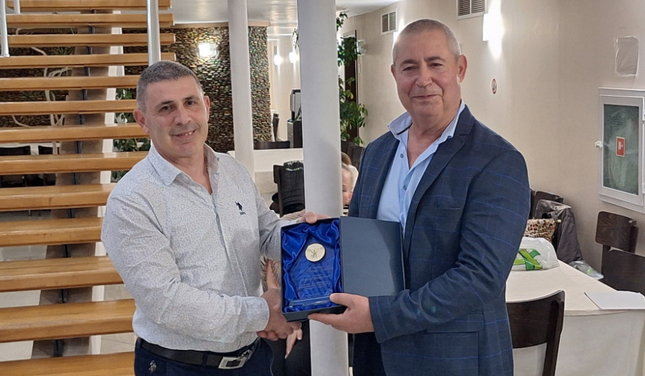 Petel.bg - новини - Легенди на щангите и олимпийски шампиони уважиха празника на „Титан“